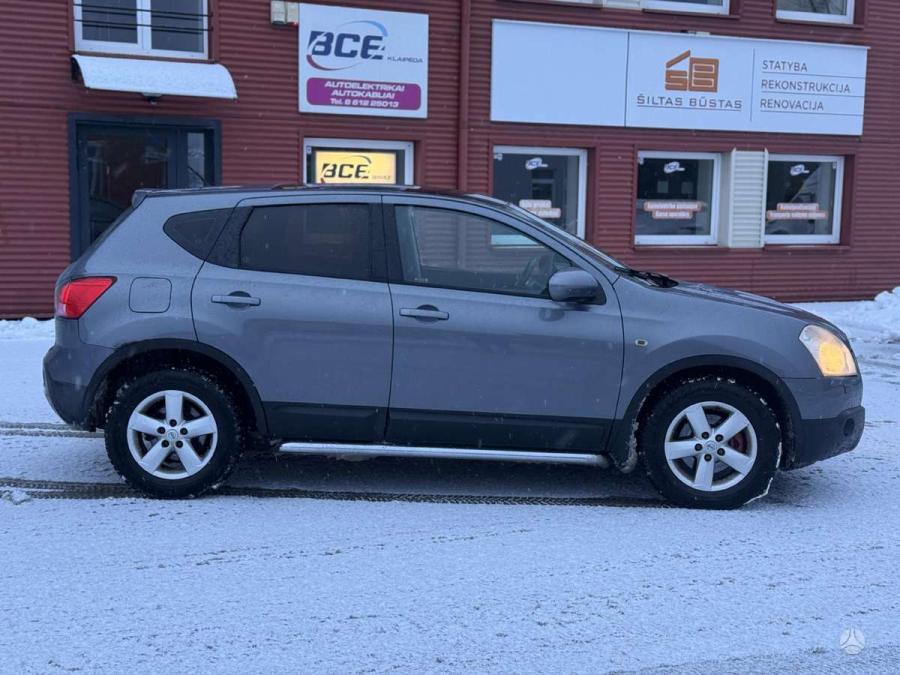 Grey Nissan Qashqai 2007 in Klaipeda, with an engine capacity of 2.00 L and mileage of 291 thousand km for 2600 €, photo 4 on AUTOMOTO.COM.LV