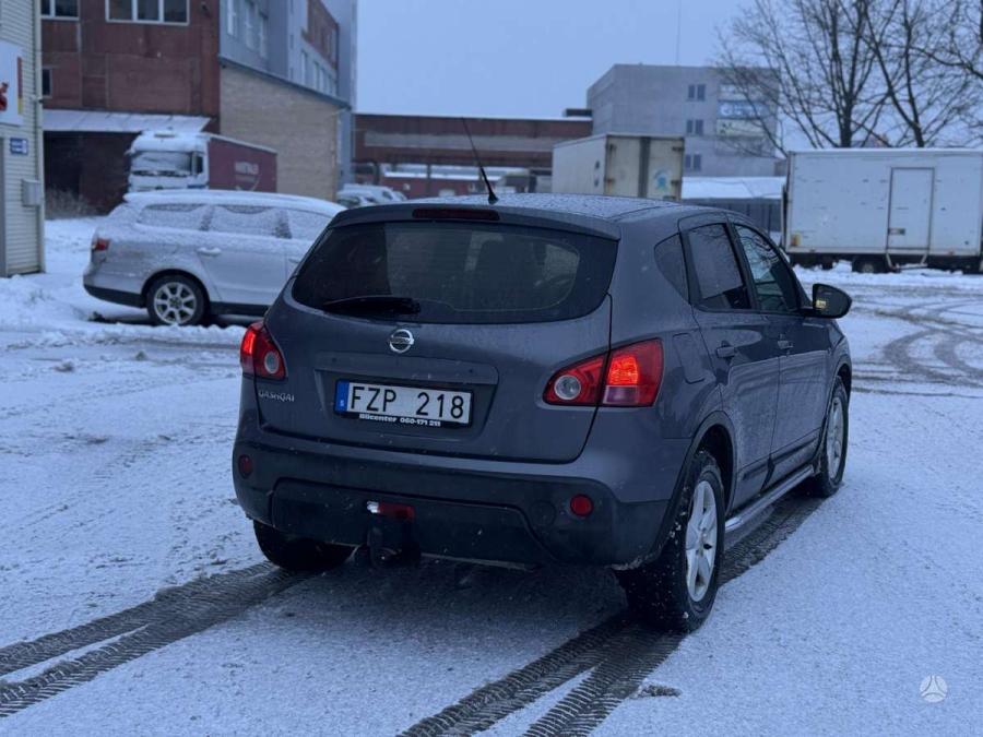 Grey Nissan Qashqai 2007 in Klaipeda, with an engine capacity of 2.00 L and mileage of 291 thousand km for 2600 €, photo 6 on AUTOMOTO.COM.LV