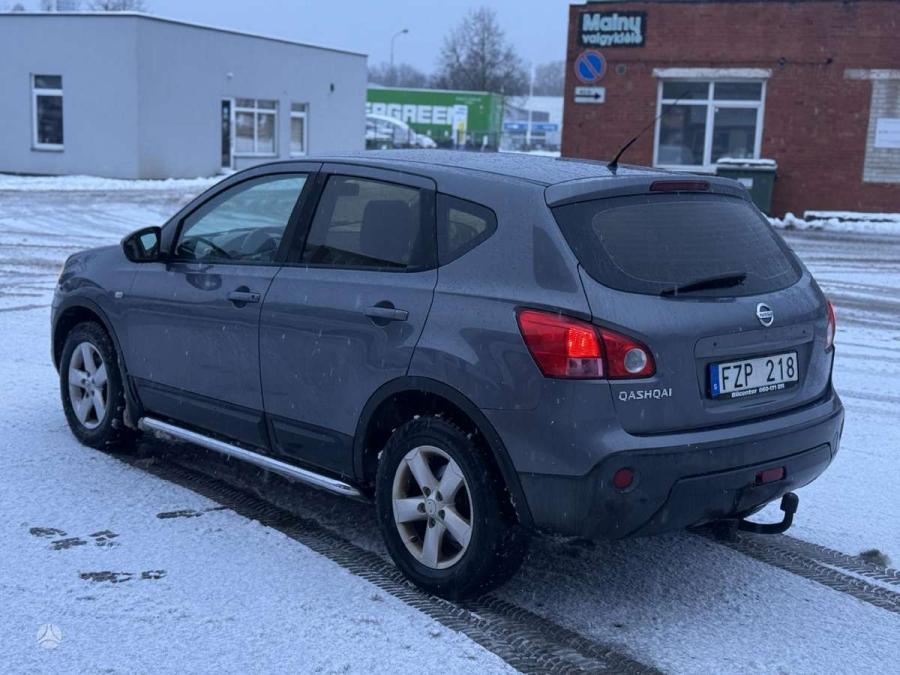 Grey Nissan Qashqai 2007 in Klaipeda, with an engine capacity of 2.00 L and mileage of 291 thousand km for 2600 €, photo 8 on AUTOMOTO.COM.LV