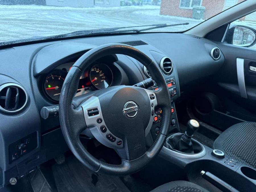 Grey Nissan Qashqai 2007 in Klaipeda, with an engine capacity of 2.00 L and mileage of 291 thousand km for 2600 €, photo 17 on AUTOMOTO.COM.LV