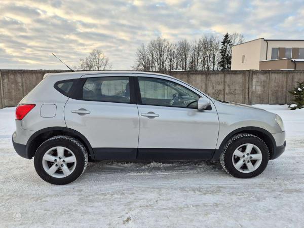 Grey Nissan Qashqai 2007 in Mazeikiai, with an engine capacity of 1.50 L and mileage of 130 thousand km for 3950 €, photo 5 on AUTOMOTO.COM.LV