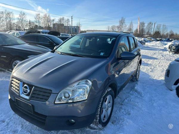 Grey Nissan Qashqai 2007 in Panevezys, with an engine capacity of 1.60 L and mileage of 235 thousand km for 3750 €, photo 2 on AUTOMOTO.COM.LV