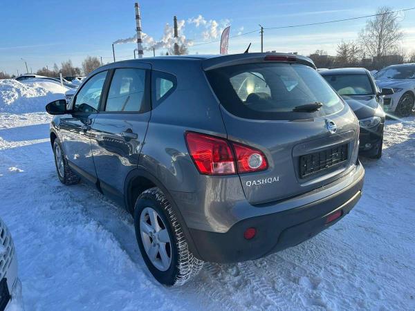 Grey Nissan Qashqai 2007 in Panevezys, with an engine capacity of 1.60 L and mileage of 235 thousand km for 3750 €, photo 6 on AUTOMOTO.COM.LV