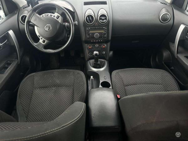 Grey Nissan Qashqai 2007 in Panevezys, with an engine capacity of 1.60 L and mileage of 235 thousand km for 3750 €, photo 9 on AUTOMOTO.COM.LV