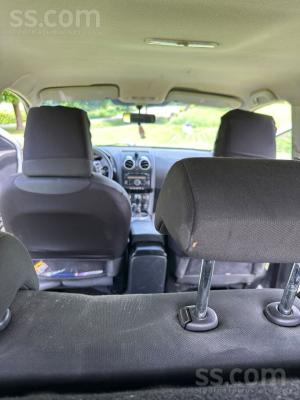 Grey Nissan Qashqai 2007 in Aizkraukle, with an engine capacity of 2.00 L and mileage of 320 thousand km for 2200 €, photo 4 on AUTOMOTO.COM.LV