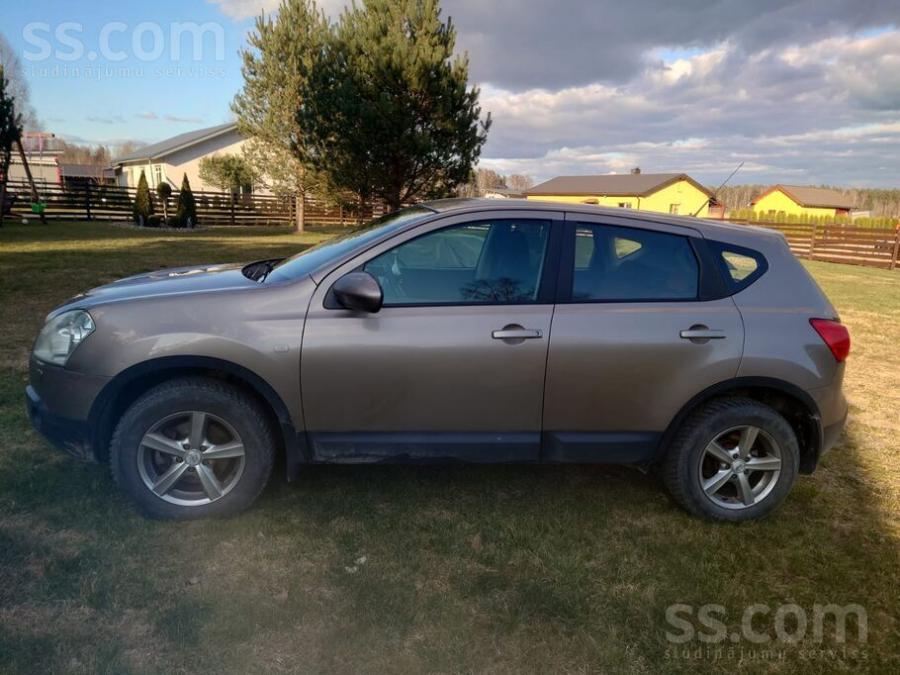 Grey Nissan Qashqai 2007 in Riga, with an engine capacity of 1.60 L and mileage of 290 thousand km for 3100 €, photo 1 on AUTOMOTO.COM.LV
