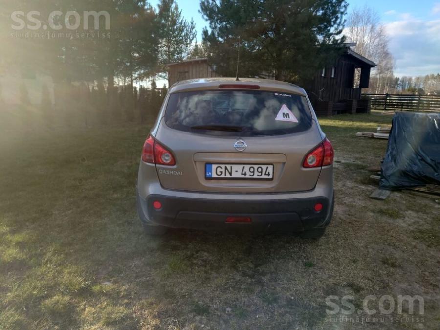 Grey Nissan Qashqai 2007 in Riga, with an engine capacity of 1.60 L and mileage of 290 thousand km for 3100 €, photo 4 on AUTOMOTO.COM.LV