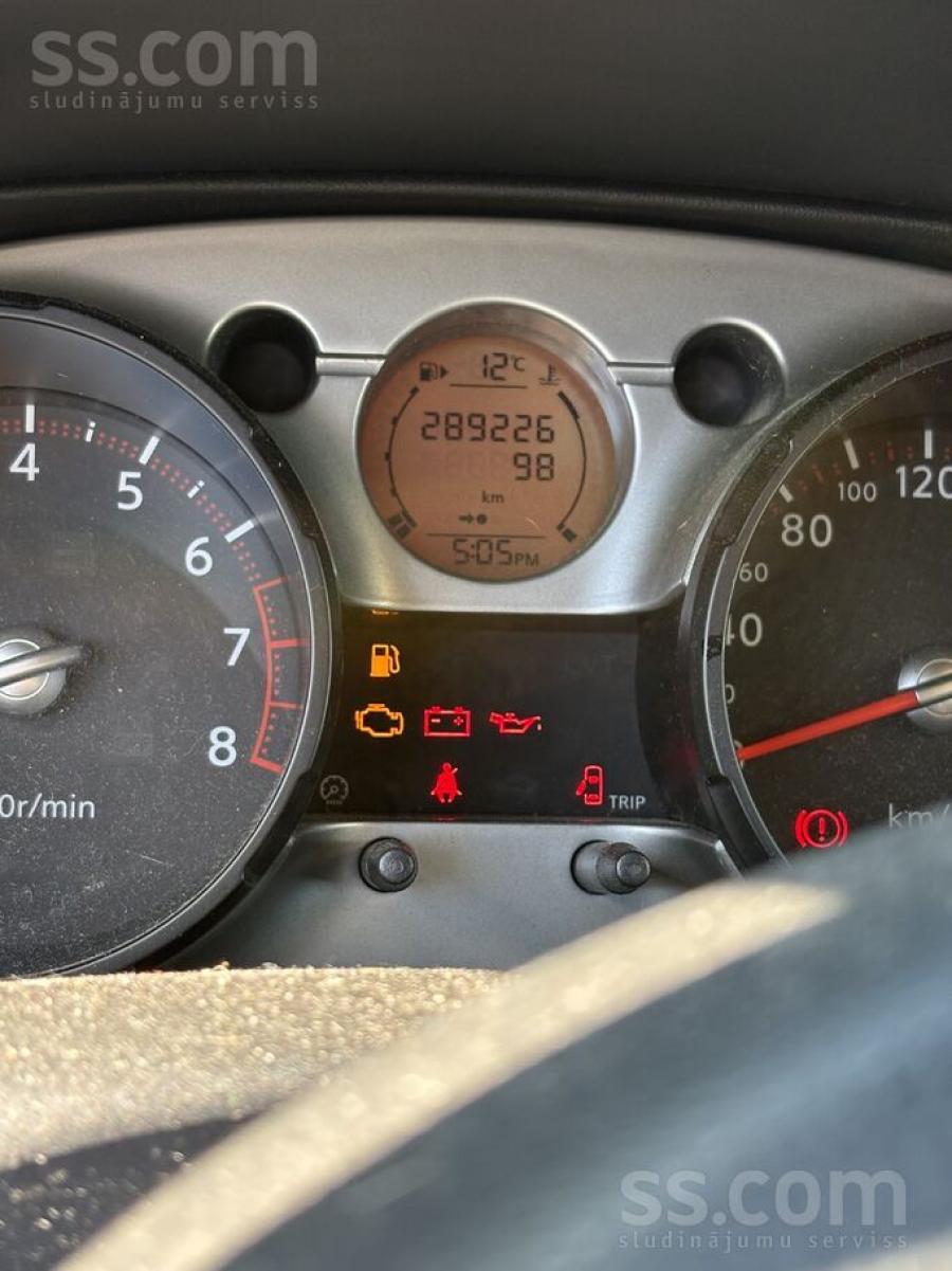Grey Nissan Qashqai 2007 in Riga, with an engine capacity of 1.60 L and mileage of 290 thousand km for 3100 €, photo 8 on AUTOMOTO.COM.LV