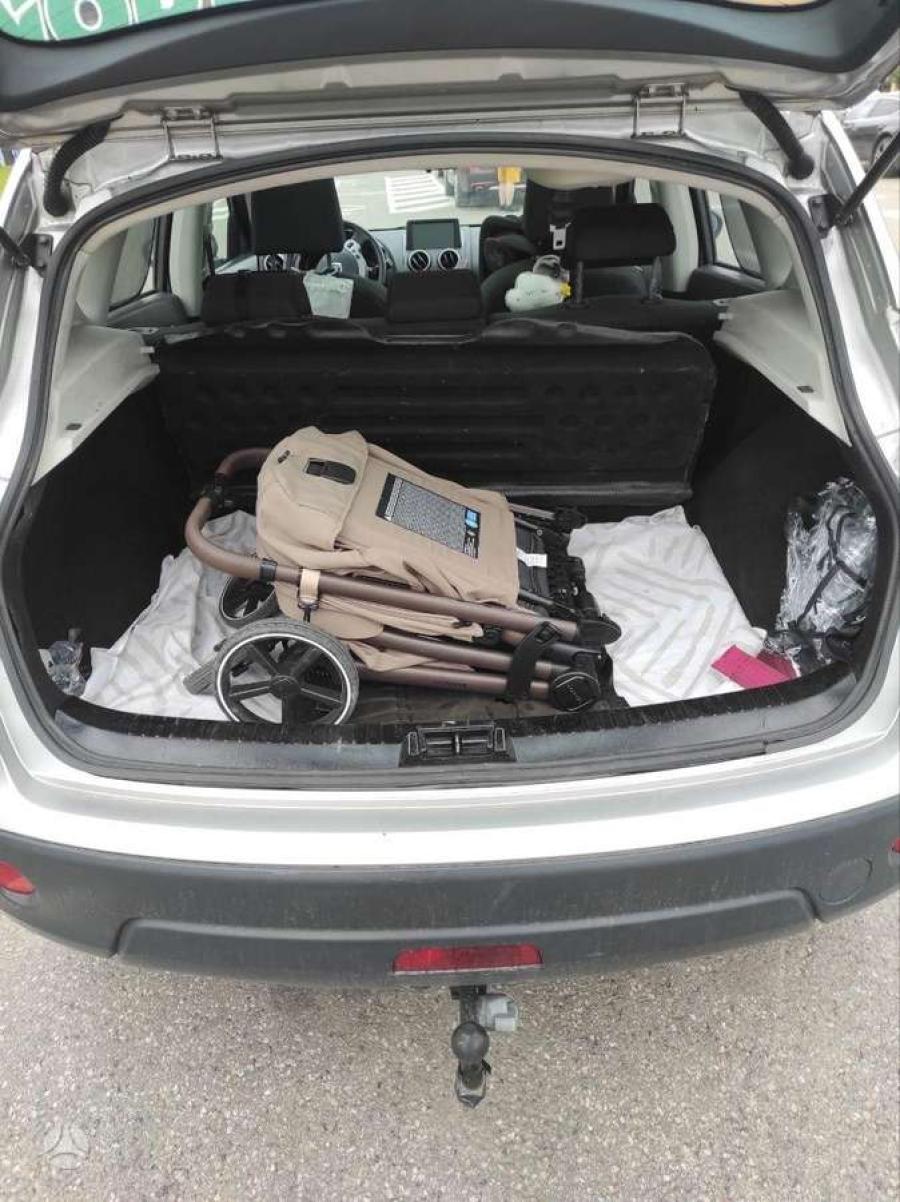 Pelēks Nissan Qashqai 2007 Kauņa, ar dzinēja tilpumu 2.00 L un nobraukumu 157 tūkst. km par 3500 €, foto 10 vietnē AUTOMOTO.COM.LV