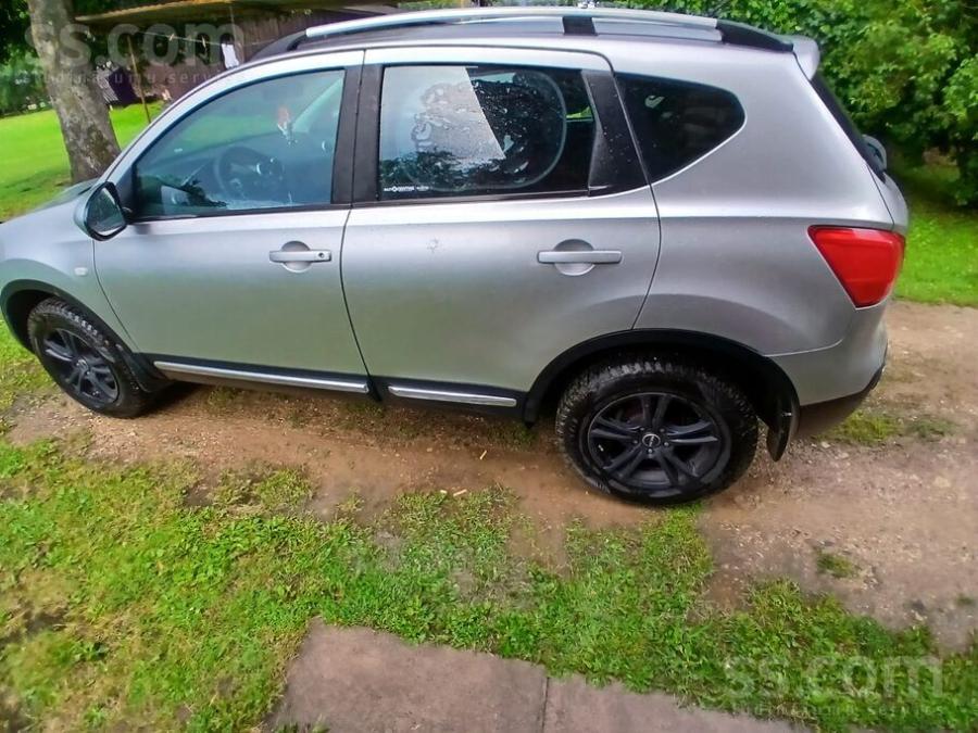 Pelēks Nissan Qashqai 2007 Balvi, ar dzinēja tilpumu 1.50 L un nobraukumu 262 tūkst. km par 3550 €, foto 3 vietnē AUTOMOTO.COM.LV