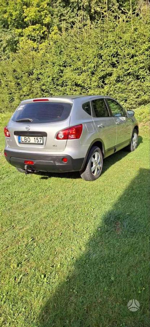 Grey Nissan Qashqai 2007 in Vilnius, with an engine capacity of 2.00 L and mileage of 299 thousand km for 3800 €, photo 2 on AUTOMOTO.COM.LV