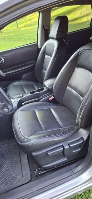 Pelēks Nissan Qashqai 2007 Viļņa, ar dzinēja tilpumu 2.00 L un nobraukumu 299 tūkst. km par 3800 €, foto 13 vietnē AUTOMOTO.COM.LV