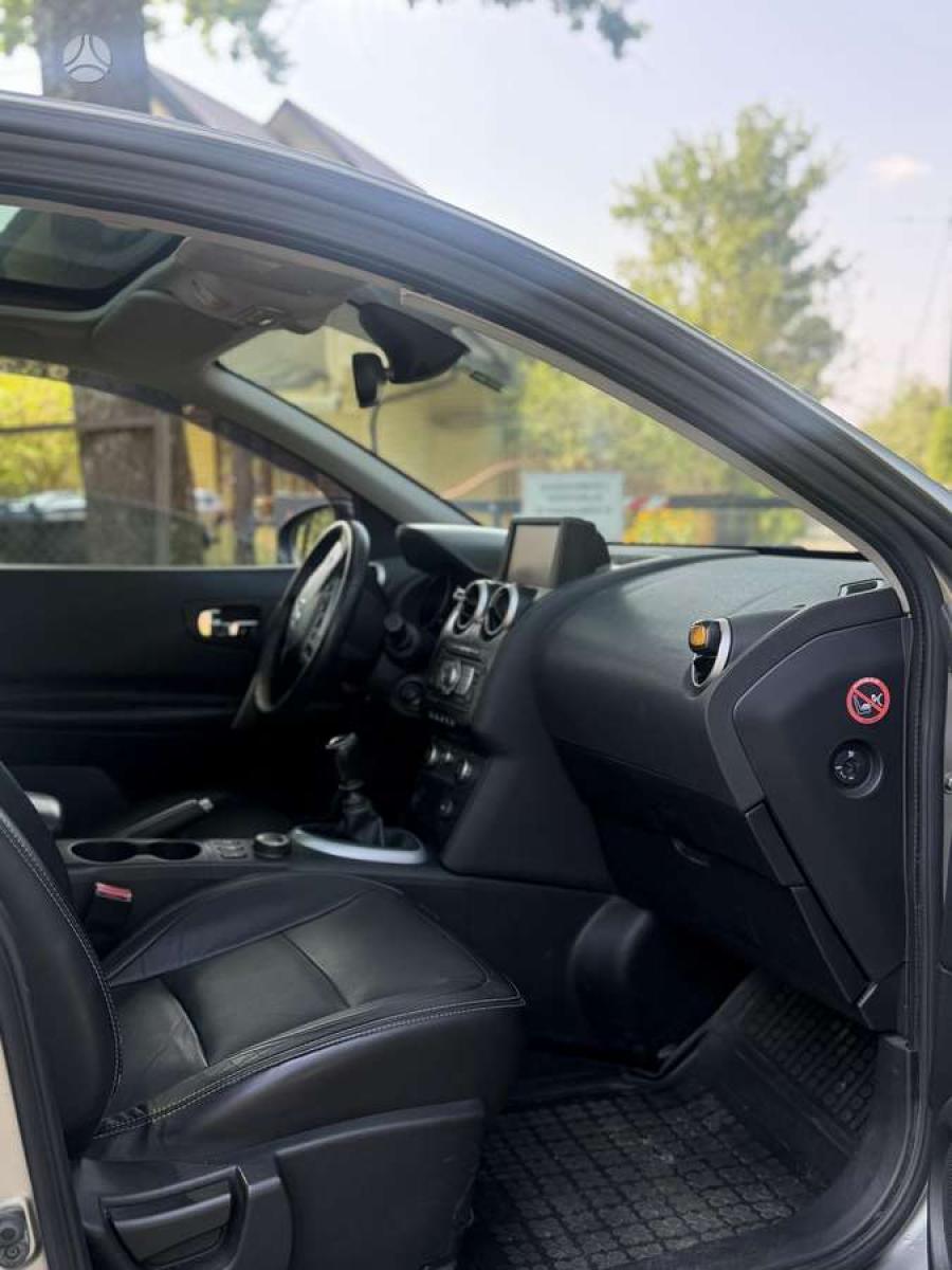 Pelēks Nissan Qashqai 2007 Viļņa, ar dzinēja tilpumu 2.00 L un nobraukumu 302 tūkst. km par 3650 €, foto 8 vietnē AUTOMOTO.COM.LV