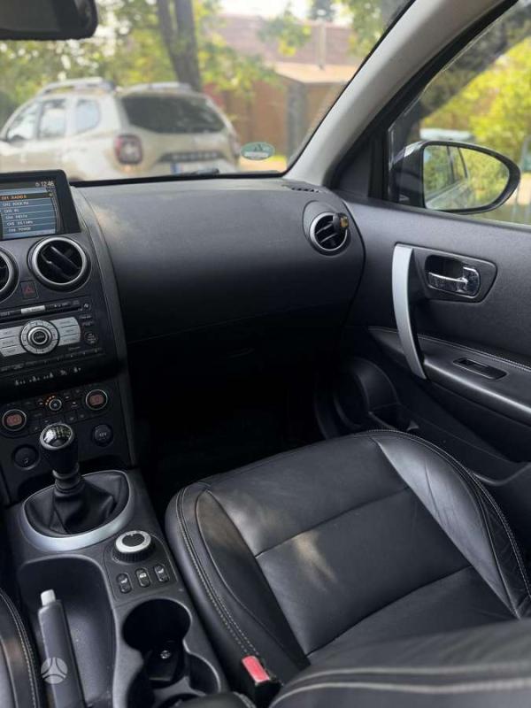 Grey Nissan Qashqai 2007 in Vilnius, with an engine capacity of 2.00 L and mileage of 302 thousand km for 3650 €, photo 10 on AUTOMOTO.COM.LV