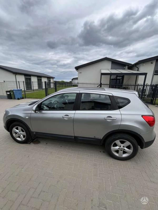 Grey Nissan Qashqai 2007 in Vilnius, with an engine capacity of 2.00 L and mileage of 320 thousand km for 2400 €, photo 4 on AUTOMOTO.COM.LV