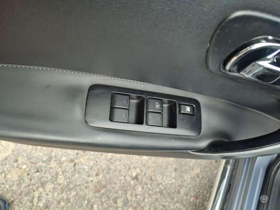 Pelēks Nissan Qashqai 2007 Telšiai, ar dzinēja tilpumu 2.00 L un nobraukumu 239 tūkst. km par 3600 €, foto 14 vietnē AUTOMOTO.COM.LV