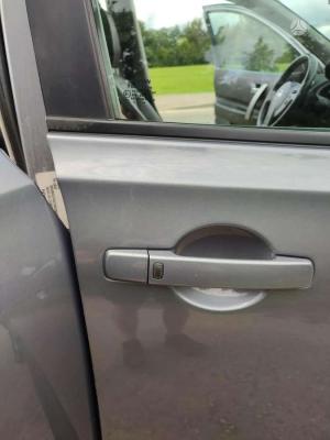 Pelēks Nissan Qashqai 2007 Telšiai, ar dzinēja tilpumu 2.00 L un nobraukumu 239 tūkst. km par 3600 €, foto 19 vietnē AUTOMOTO.COM.LV