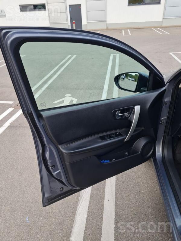Pelēks Nissan Qashqai 2007 Rīga, ar dzinēja tilpumu 2.00 L un nobraukumu 236 tūkst. km par 3900 €, foto 8 vietnē AUTOMOTO.COM.LV