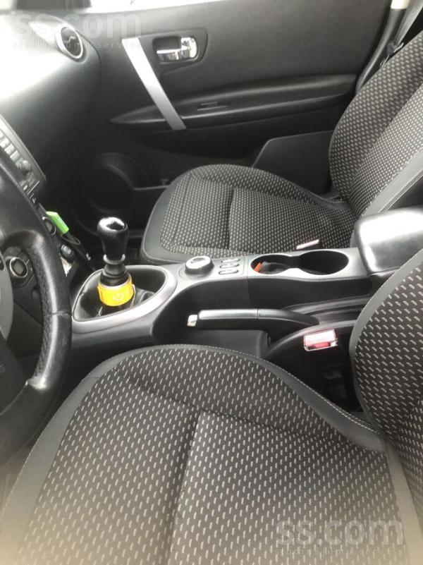 Pelēks Nissan Qashqai 2007 Kuldīga, ar dzinēja tilpumu 2.00 L un nobraukumu 264 tūkst. km par 3000 €, foto 10 vietnē AUTOMOTO.COM.LV