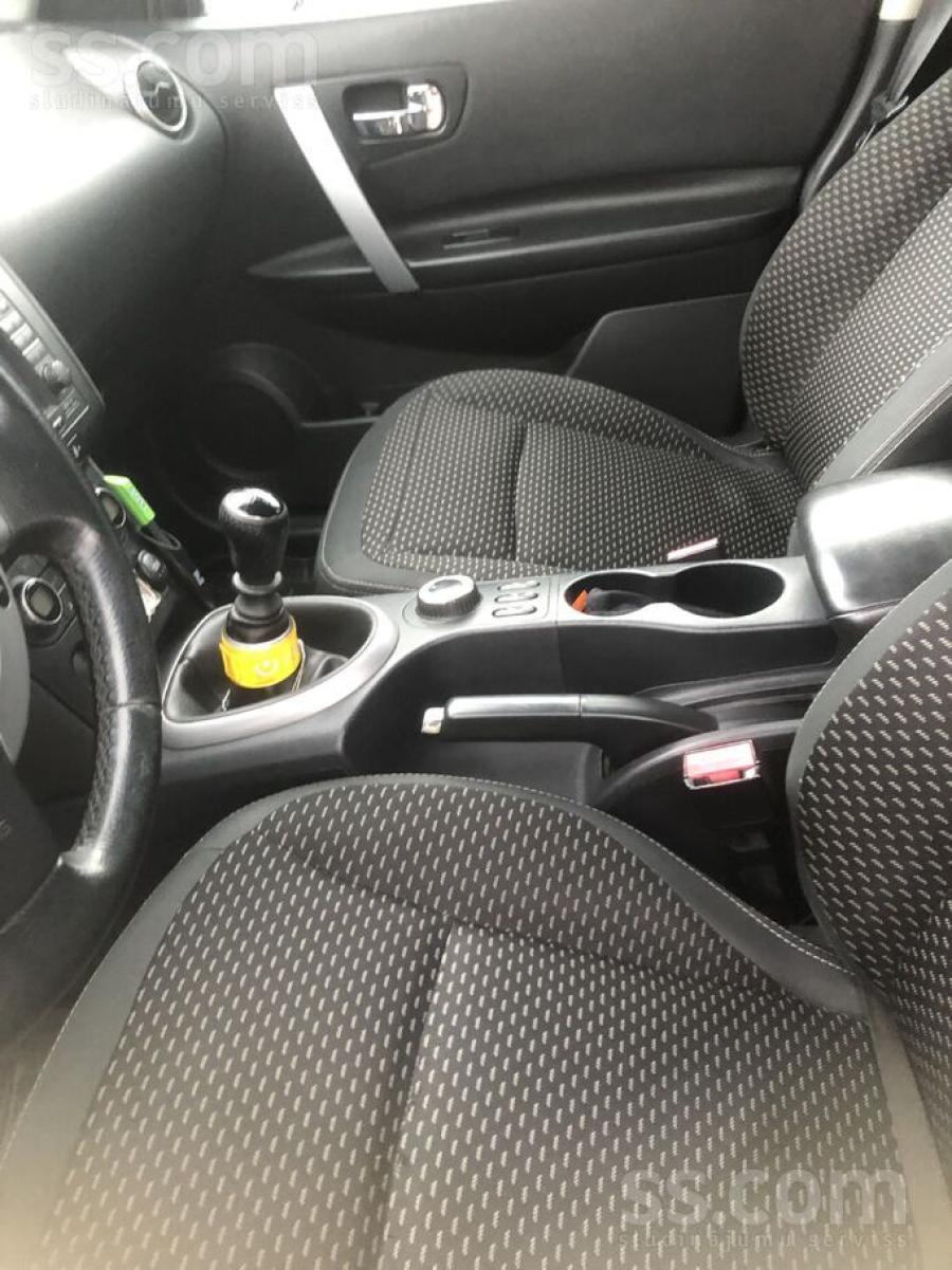 Pelēks Nissan Qashqai 2007 Kuldīga, ar dzinēja tilpumu 2.00 L un nobraukumu 264 tūkst. km par 3000 €, foto 10 vietnē AUTOMOTO.COM.LV