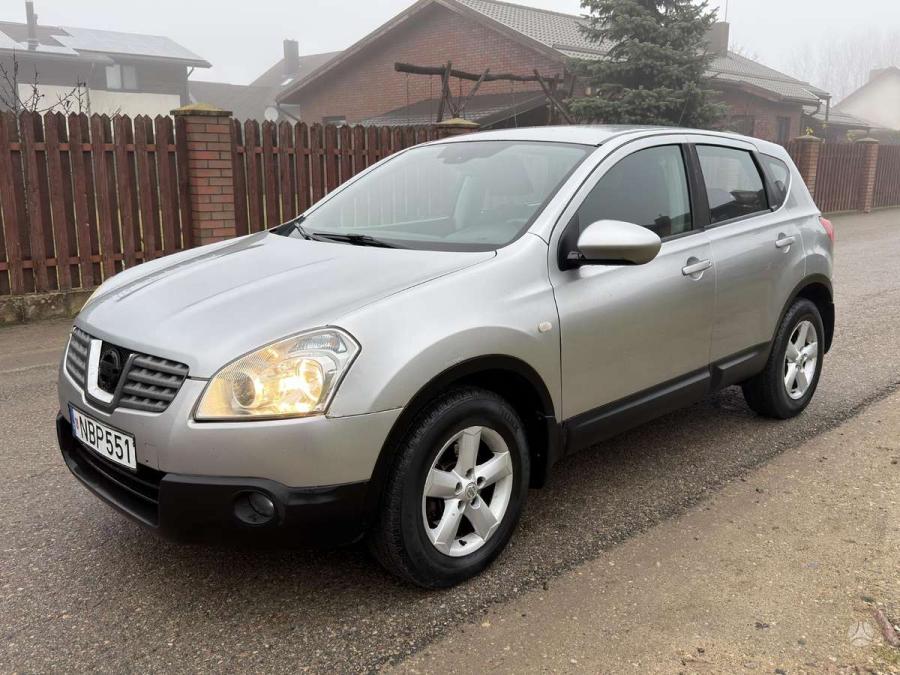Pelēks Nissan Qashqai 2008 Viļņa, ar dzinēja tilpumu 2.00 L un nobraukumu 279 tūkst. km par 3100 €, foto 1 vietnē AUTOMOTO.COM.LV