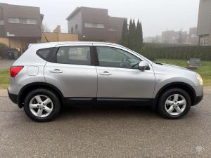 Pelēks Nissan Qashqai 2008 Viļņa, ar dzinēja tilpumu 2.00 L un nobraukumu 279 tūkst. km par 3100 €, foto 4 vietnē AUTOMOTO.COM.LV