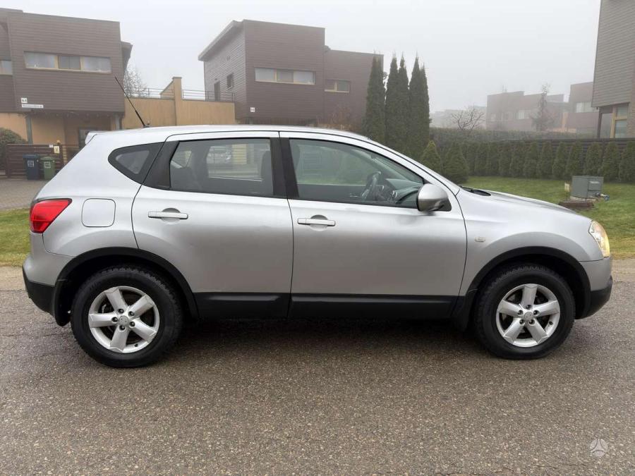 Pelēks Nissan Qashqai 2008 Viļņa, ar dzinēja tilpumu 2.00 L un nobraukumu 279 tūkst. km par 3100 €, foto 4 vietnē AUTOMOTO.COM.LV