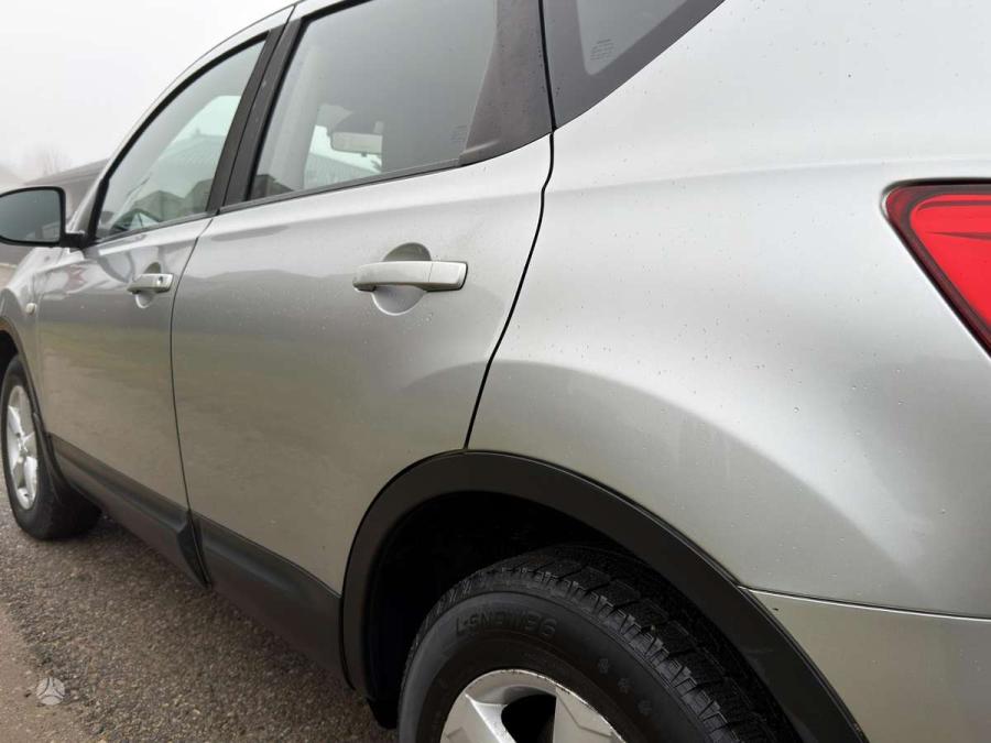 Pelēks Nissan Qashqai 2008 Viļņa, ar dzinēja tilpumu 2.00 L un nobraukumu 279 tūkst. km par 3100 €, foto 6 vietnē AUTOMOTO.COM.LV