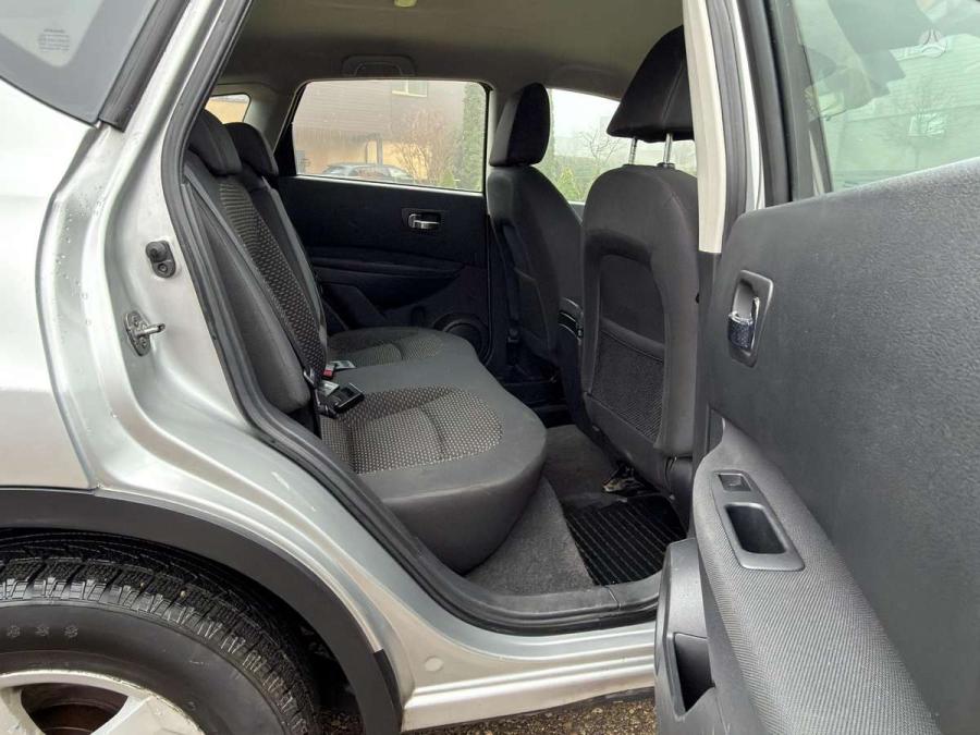 Pelēks Nissan Qashqai 2008 Viļņa, ar dzinēja tilpumu 2.00 L un nobraukumu 279 tūkst. km par 3100 €, foto 22 vietnē AUTOMOTO.COM.LV