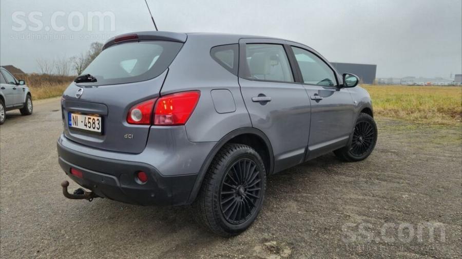 Grey Nissan Qashqai 2008 in Riga, with an engine capacity of 2.00 L and mileage of 337 thousand km for 4300 €, photo 2 on AUTOMOTO.COM.LV