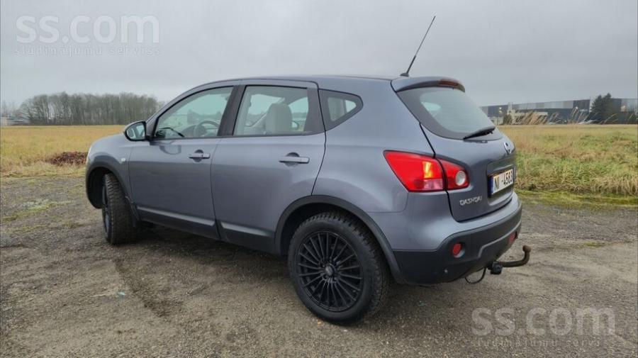 Grey Nissan Qashqai 2008 in Riga, with an engine capacity of 2.00 L and mileage of 337 thousand km for 4300 €, photo 4 on AUTOMOTO.COM.LV