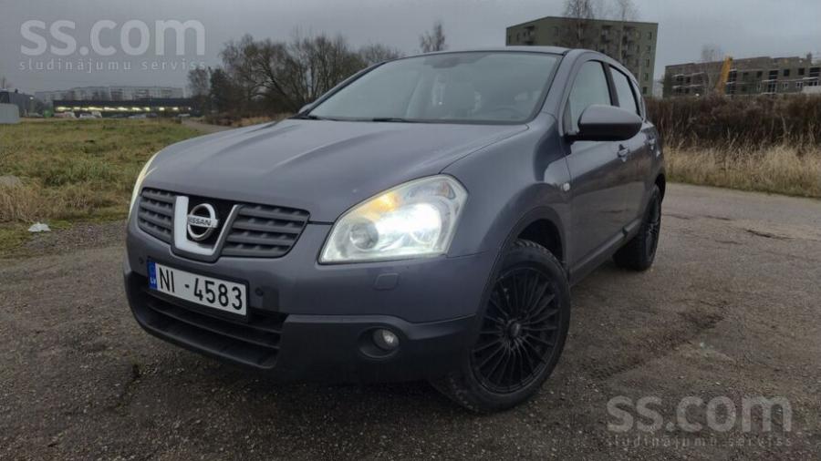 Grey Nissan Qashqai 2008 in Riga, with an engine capacity of 2.00 L and mileage of 337 thousand km for 4300 €, photo 5 on AUTOMOTO.COM.LV