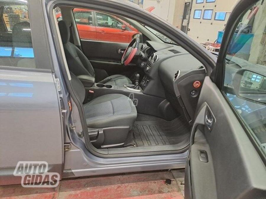 Grey Nissan Qashqai 2008 in Kaunas, with an engine capacity of 2.00 L and mileage of 253 thousand km for 3599 €, photo 7 on AUTOMOTO.COM.LV