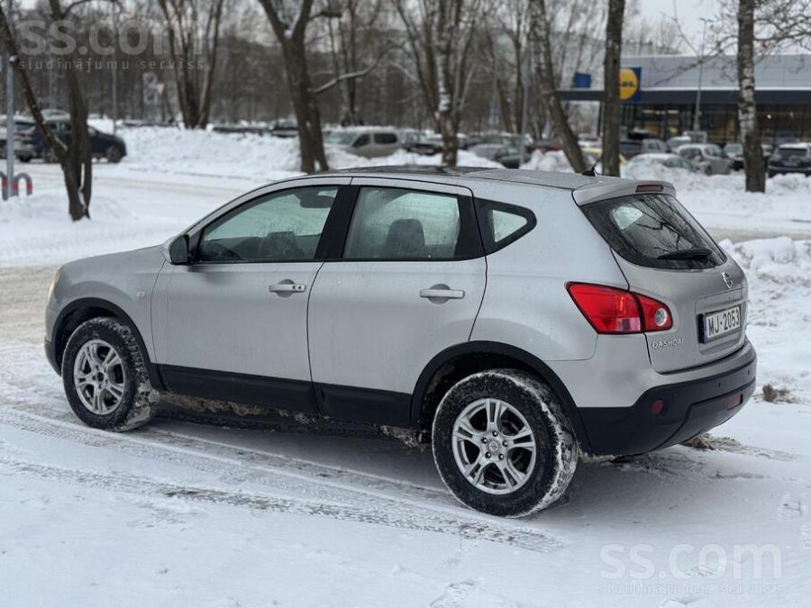 Pelēks Nissan Qashqai 2008 Rīga, ar dzinēja tilpumu 2.00 L un nobraukumu 170 tūkst. km par 4400 €, foto 3 vietnē AUTOMOTO.COM.LV