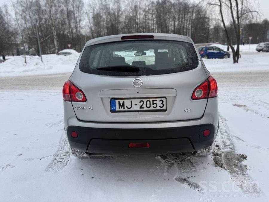 Pelēks Nissan Qashqai 2008 Rīga, ar dzinēja tilpumu 2.00 L un nobraukumu 170 tūkst. km par 4400 €, foto 4 vietnē AUTOMOTO.COM.LV