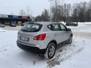 Pelēks Nissan Qashqai 2008 Rīga, ar dzinēja tilpumu 2.00 L un nobraukumu 170 tūkst. km par 4400 €, foto 5 vietnē AUTOMOTO.COM.LV