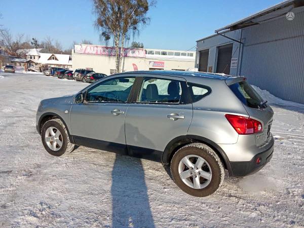 Pelēks Nissan Qashqai 2008 Alīta, ar dzinēja tilpumu 1.46 L un nobraukumu 257 tūkst. km par 3500 €, foto 2 vietnē AUTOMOTO.COM.LV