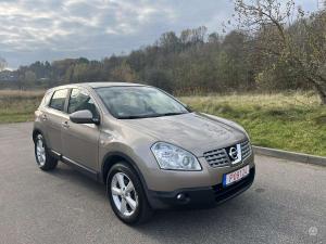 Pelēks Nissan Qashqai 2008 Viļņa, ar dzinēja tilpumu 2.00 L un nobraukumu 188 tūkst. km par 4950 €, foto 3 vietnē AUTOMOTO.COM.LV