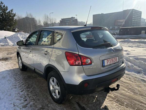 Pelēks Nissan Qashqai 2008 Viļņa, ar dzinēja tilpumu 2.00 L un nobraukumu 256 tūkst. km par 5350 €, foto 4 vietnē AUTOMOTO.COM.LV