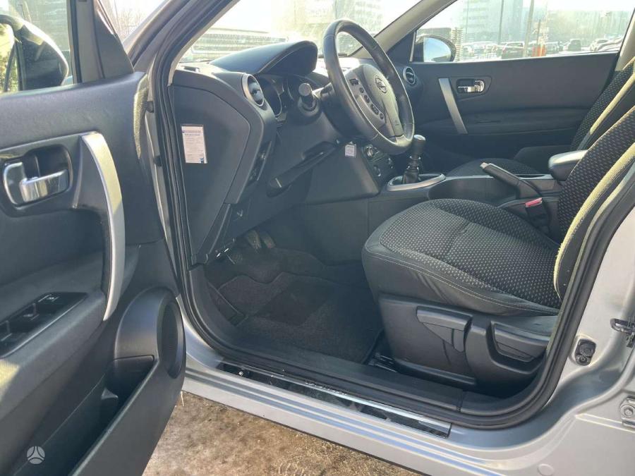 Pelēks Nissan Qashqai 2008 Viļņa, ar dzinēja tilpumu 2.00 L un nobraukumu 256 tūkst. km par 5350 €, foto 15 vietnē AUTOMOTO.COM.LV