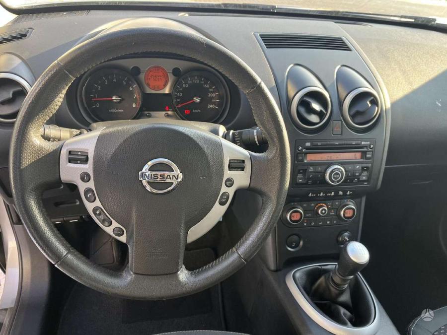 Pelēks Nissan Qashqai 2008 Viļņa, ar dzinēja tilpumu 2.00 L un nobraukumu 256 tūkst. km par 5350 €, foto 20 vietnē AUTOMOTO.COM.LV