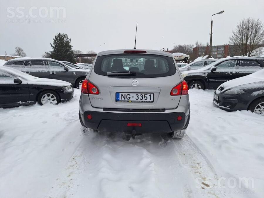Grey Nissan Qashqai 2008 in Daugavpils, with an engine capacity of 1.50 L and mileage of 0 thousand km for 3100 €, photo 6 on AUTOMOTO.COM.LV