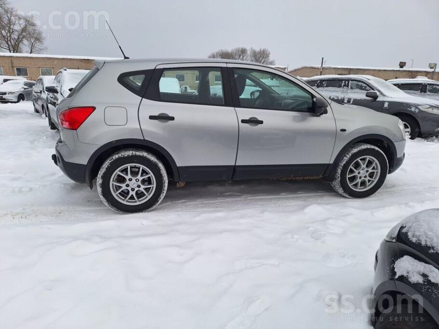 Grey Nissan Qashqai 2008 in Daugavpils, with an engine capacity of 1.50 L and mileage of 0 thousand km for 3100 €, photo 8 on AUTOMOTO.COM.LV