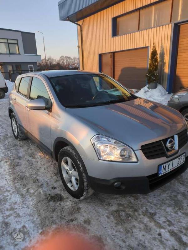 Grey Nissan Qashqai 2008 in Siauliai, with an engine capacity of 2.00 L and mileage of 240 thousand km for 3550 €, photo 1 on AUTOMOTO.COM.LV