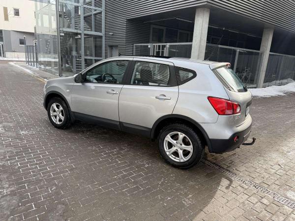 Pelēks Nissan Qashqai 2008 Viļņa, ar dzinēja tilpumu 2.00 L un nobraukumu 299 tūkst. km par 3750 €, foto 3 vietnē AUTOMOTO.COM.LV