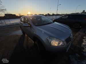 Grey Nissan Qashqai 2008 in Kaunas, with an engine capacity of 1.50 L and mileage of 255 thousand km for 2800 €, photo 5 on AUTOMOTO.COM.LV