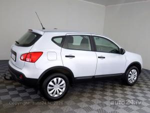 Pelēks Nissan Qashqai 2008 Tallina, ar dzinēja tilpumu 1.60 L un nobraukumu 199 tūkst. km par 2299 €, foto 3 vietnē AUTOMOTO.COM.LV