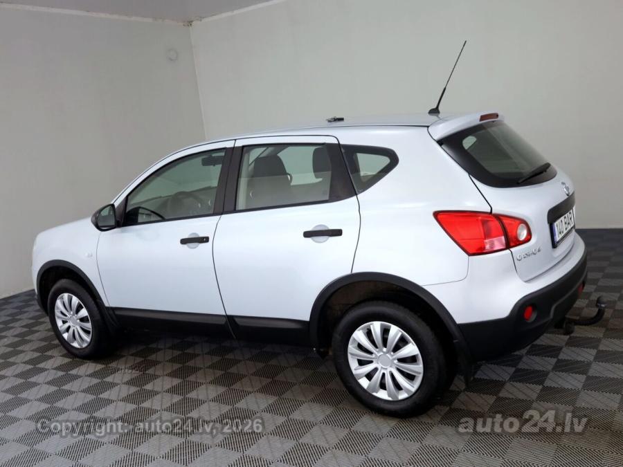 Pelēks Nissan Qashqai 2008 Tallina, ar dzinēja tilpumu 1.60 L un nobraukumu 199 tūkst. km par 2299 €, foto 4 vietnē AUTOMOTO.COM.LV