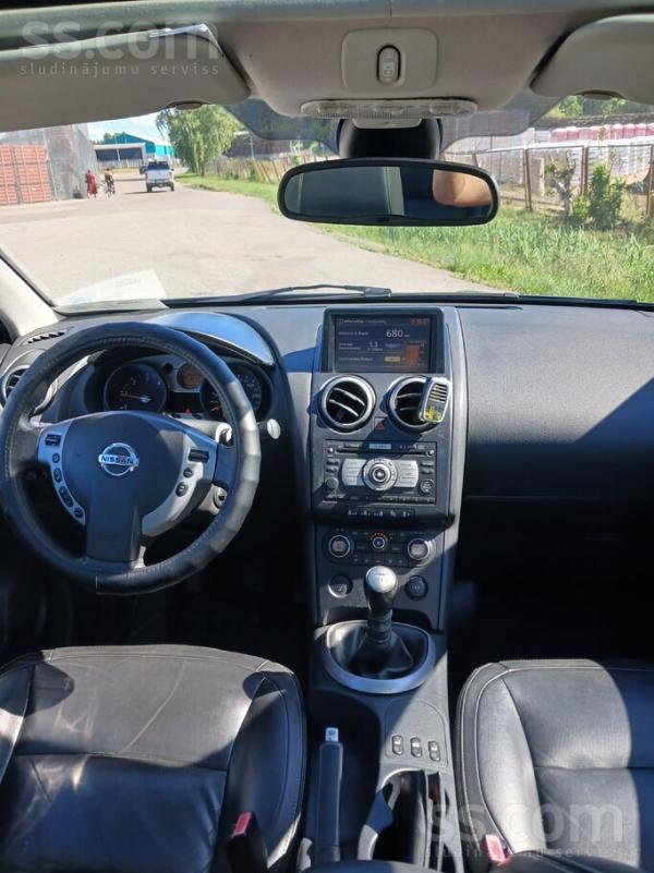 Grey Nissan Qashqai 2008 in Riga, with an engine capacity of 1.50 L and mileage of 263 thousand km for 3100 €, photo 5 on AUTOMOTO.COM.LV