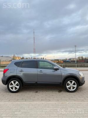 Pelēks Nissan Qashqai 2008 Daugavpils, ar dzinēja tilpumu 2.00 L un nobraukumu 271 tūkst. km par 3580 €, foto 5 vietnē AUTOMOTO.COM.LV